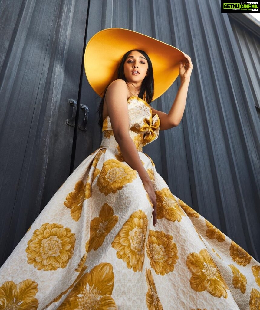 Actress Nyla Usha HD Photos and Wallpapers September 2022 | Gethu Cinema