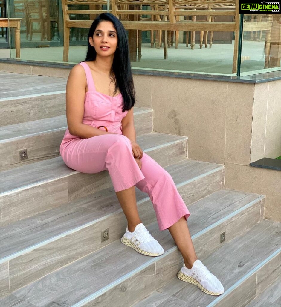 Actress Nyla Usha HD Photos and Wallpapers July 2021 - Gethu Cinema