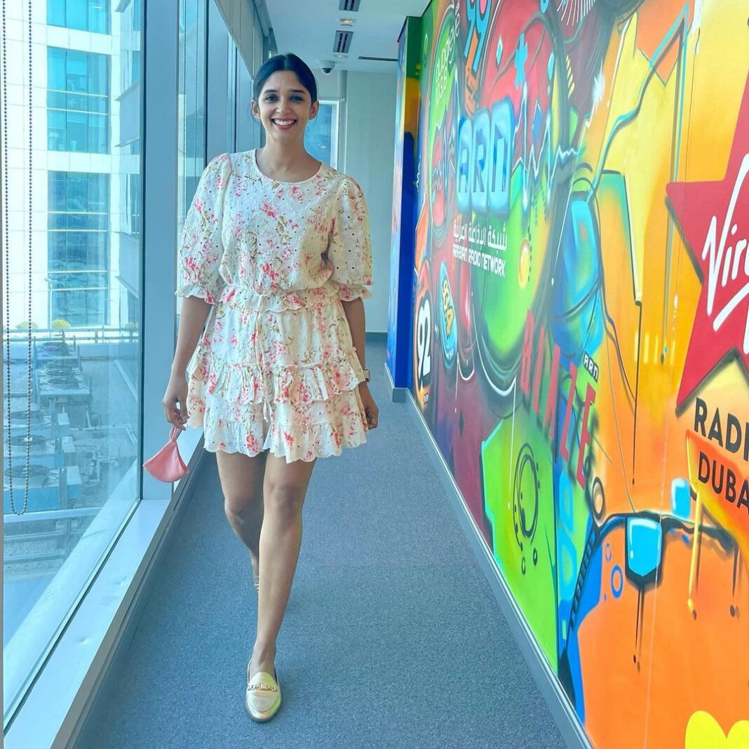 Actress Nyla Usha HD Photos and Wallpapers July 2021 - Gethu Cinema