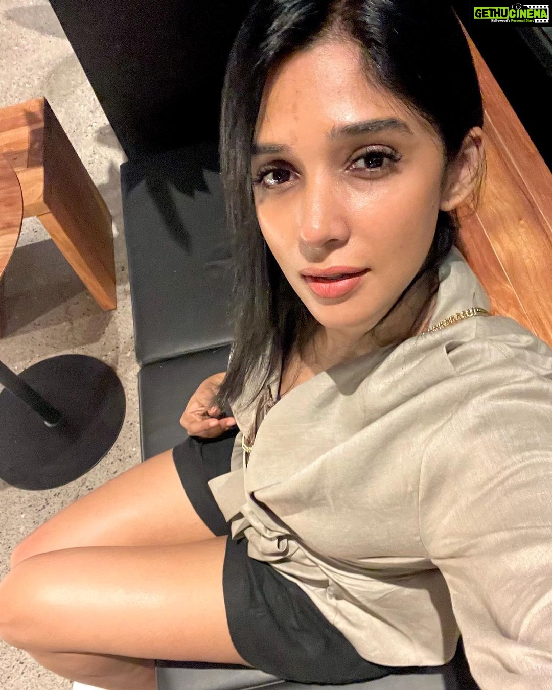 Actress Nyla Usha HD Photos and Wallpapers July 2021 - Gethu Cinema