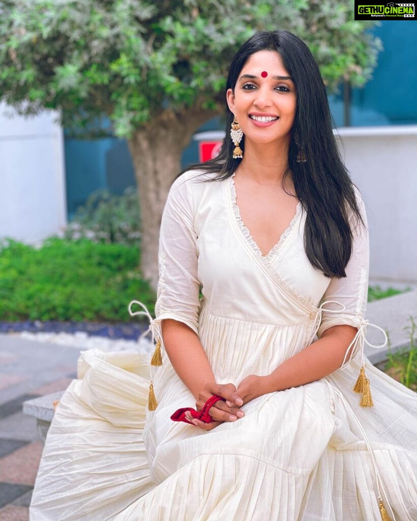 Actress Nyla Usha HD Instagram Photos and Wallpapers July 2021 | Gethu ...
