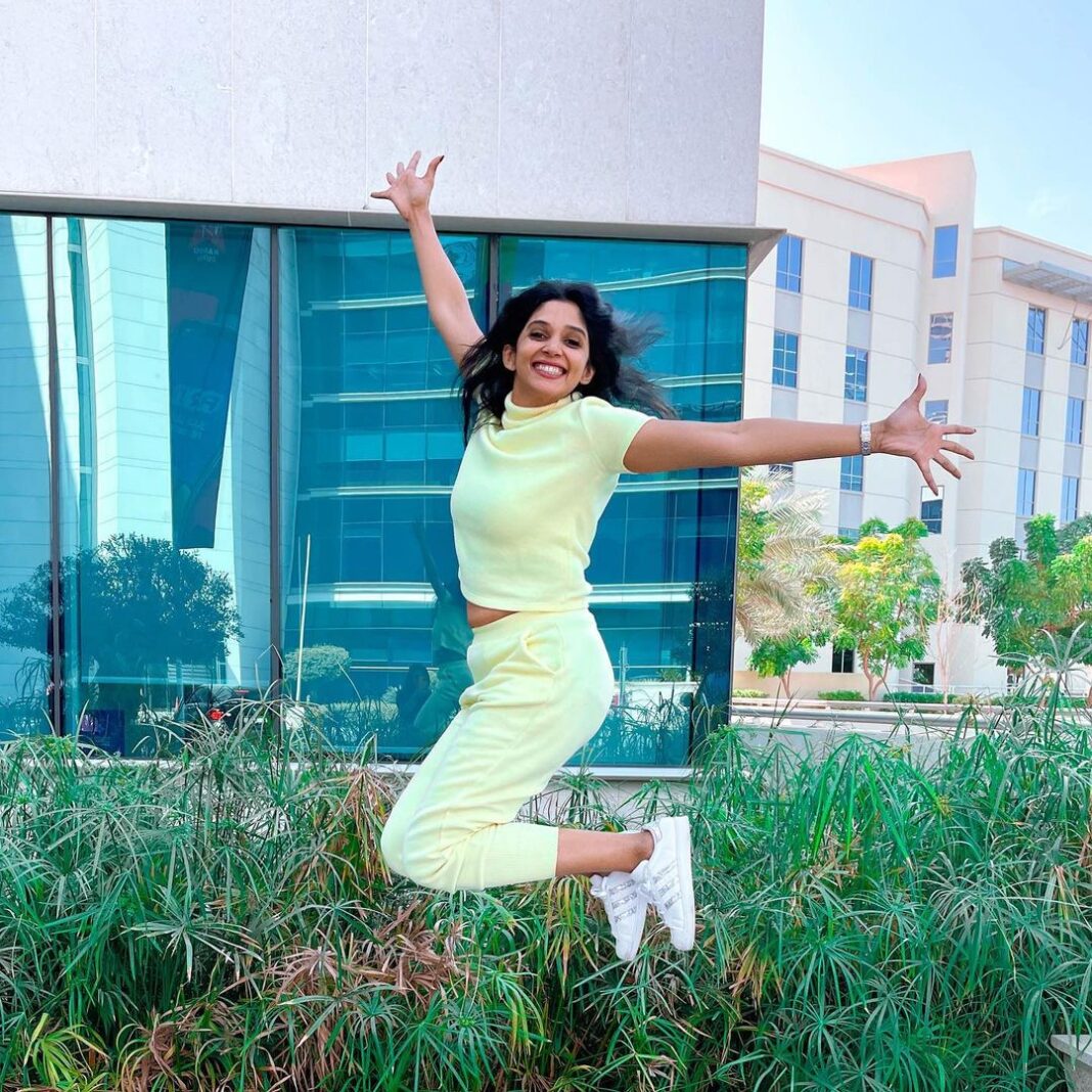 Actress Nyla Usha HD Instagram Photos and Wallpapers March 2021 | Gethu ...