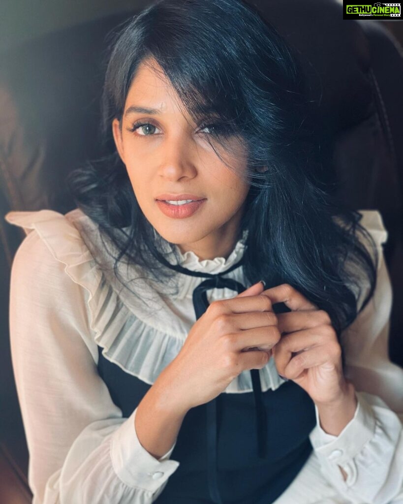 Actress Nyla Usha HD Instagram Photos and Wallpapers March 2021 | Gethu ...