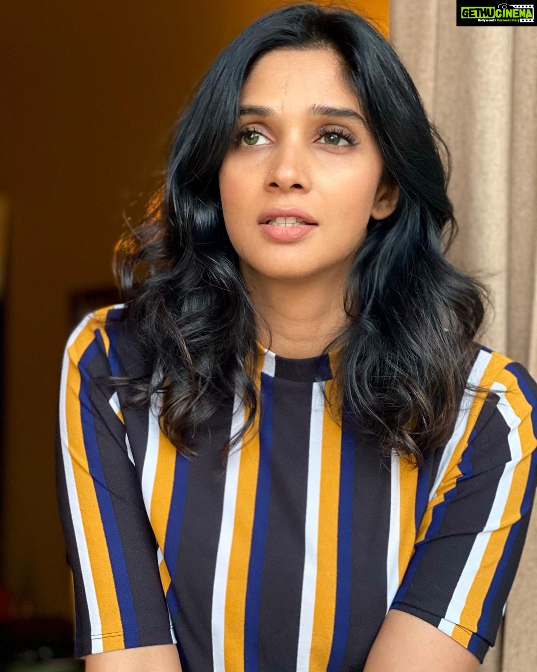 Actress Nyla Usha HD Photos and Wallpapers March 2021 - Gethu Cinema