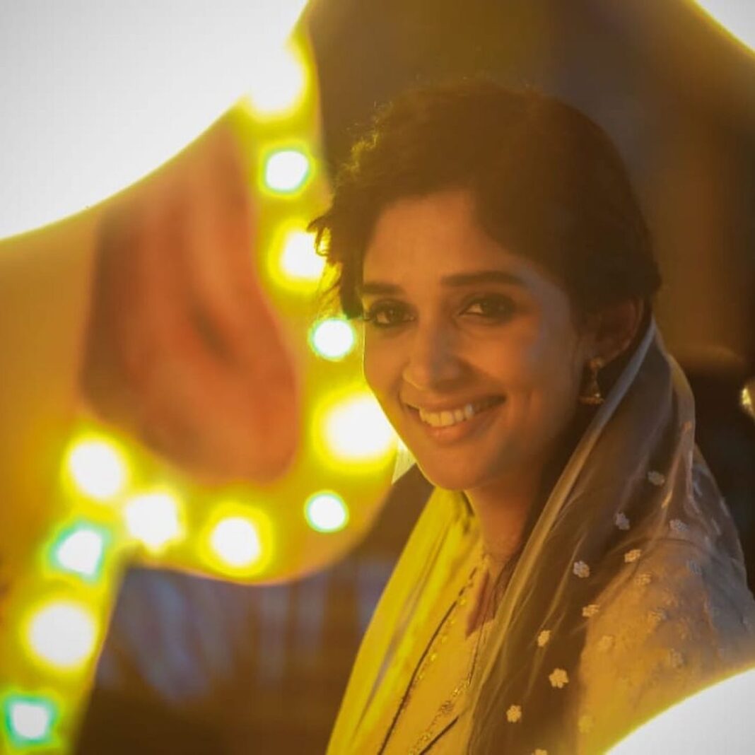 Actress Nyla Usha HD Instagram Photos and Wallpapers October 2020 ...