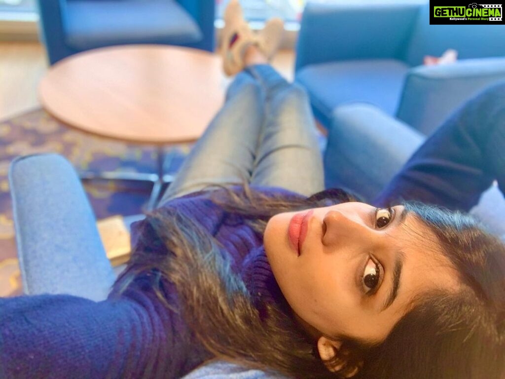 Actress Nyla Usha HD Photos and Wallpapers May 2020 - Gethu Cinema