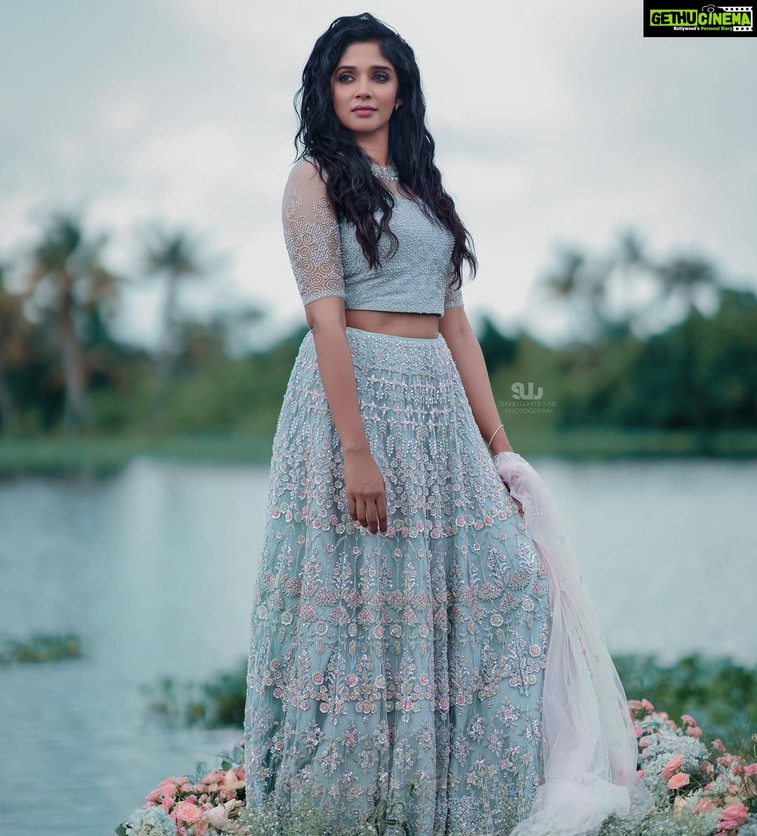 Nyla Usha Instagram – For @labelmdesigners 🌸👗. . Photography @sainu ...