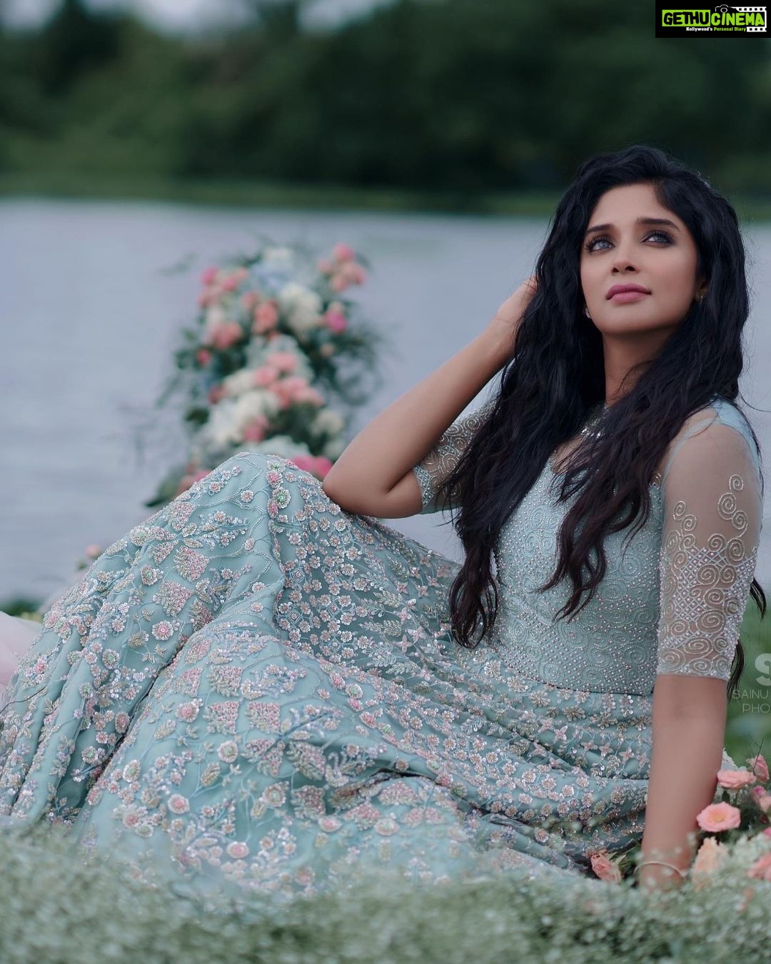 Nyla Usha Instagram – For @labelmdesigners 🌸👗. . Photography @sainu ...