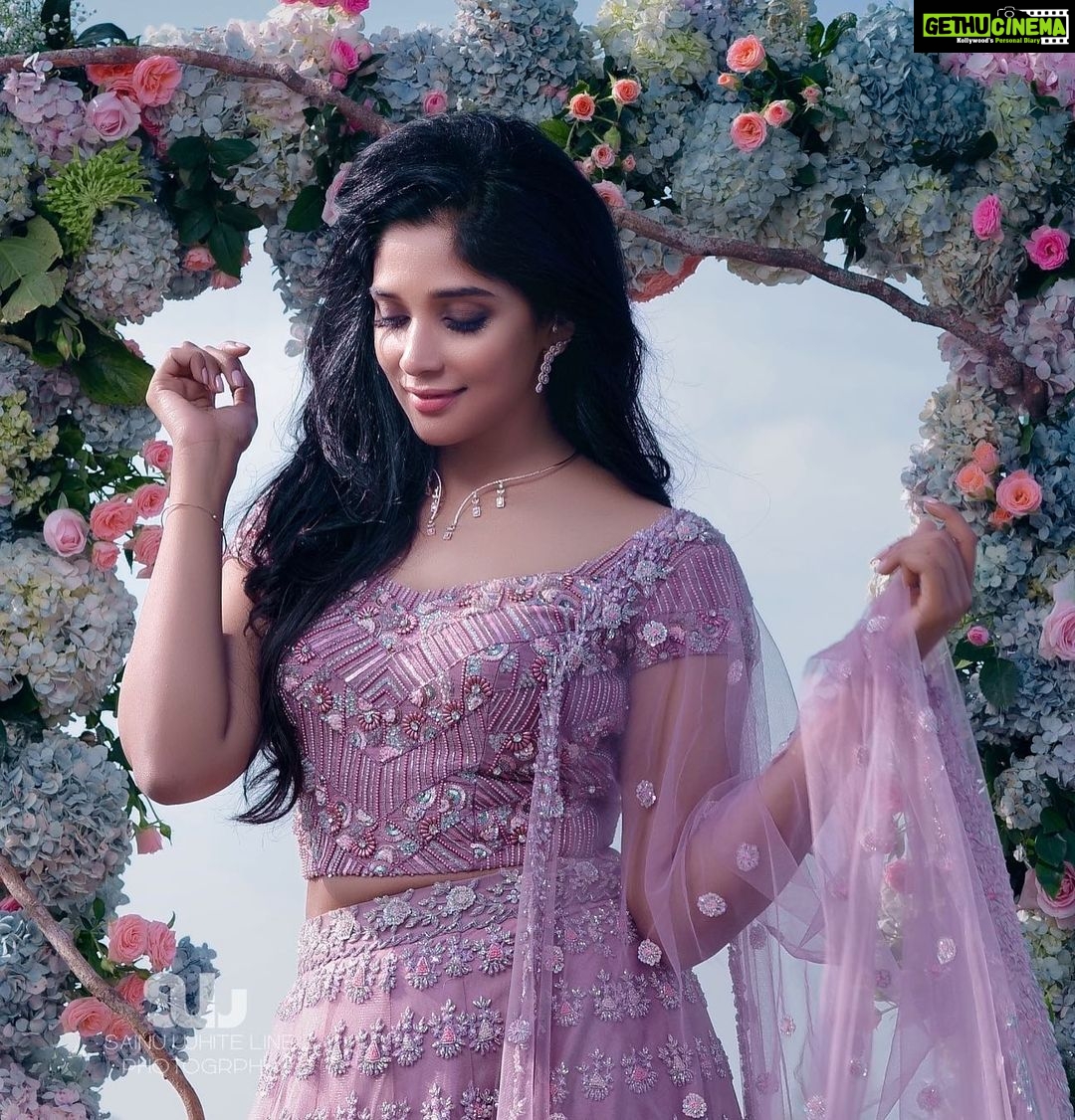 Nyla Usha Instagram – For @labelmdesigners 🌸👗. . Photography @sainu ...