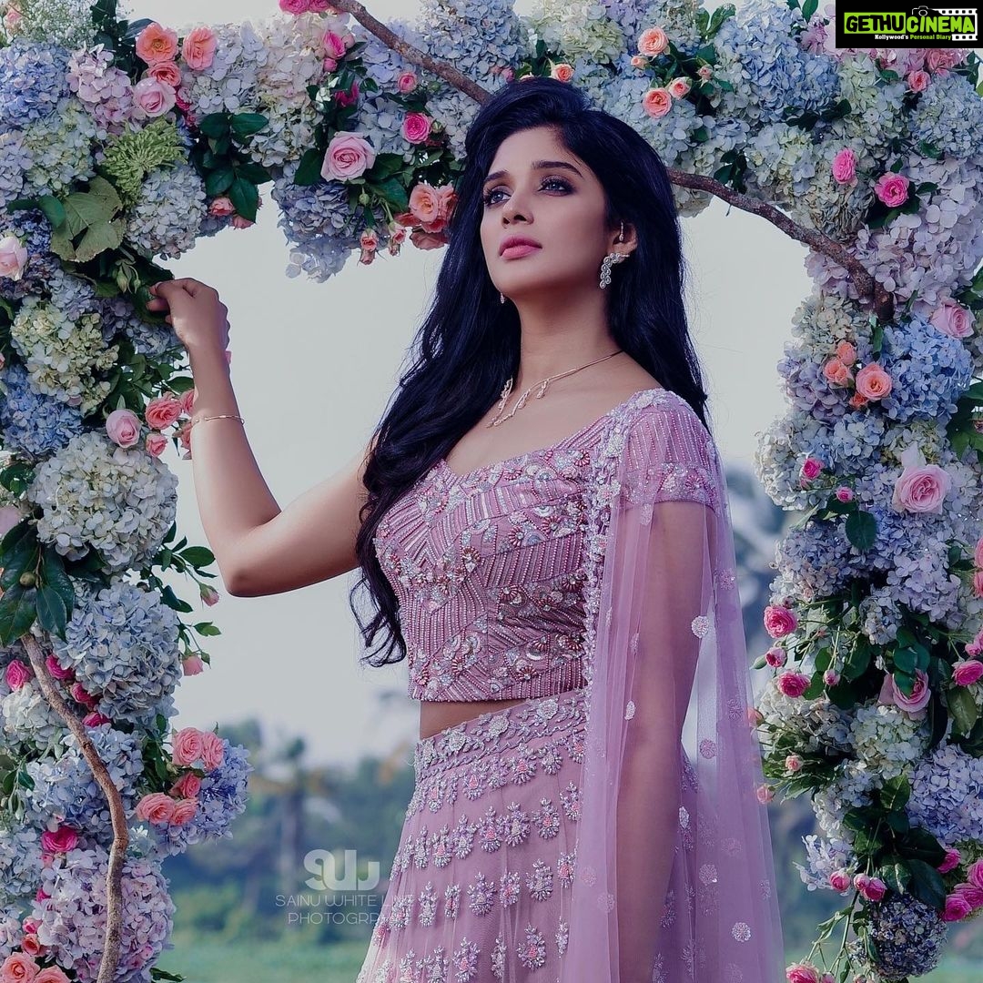 Nyla Usha Instagram – Playing dress up 🌸💃🏻💐 . @labelmdesigners X @sainu ...