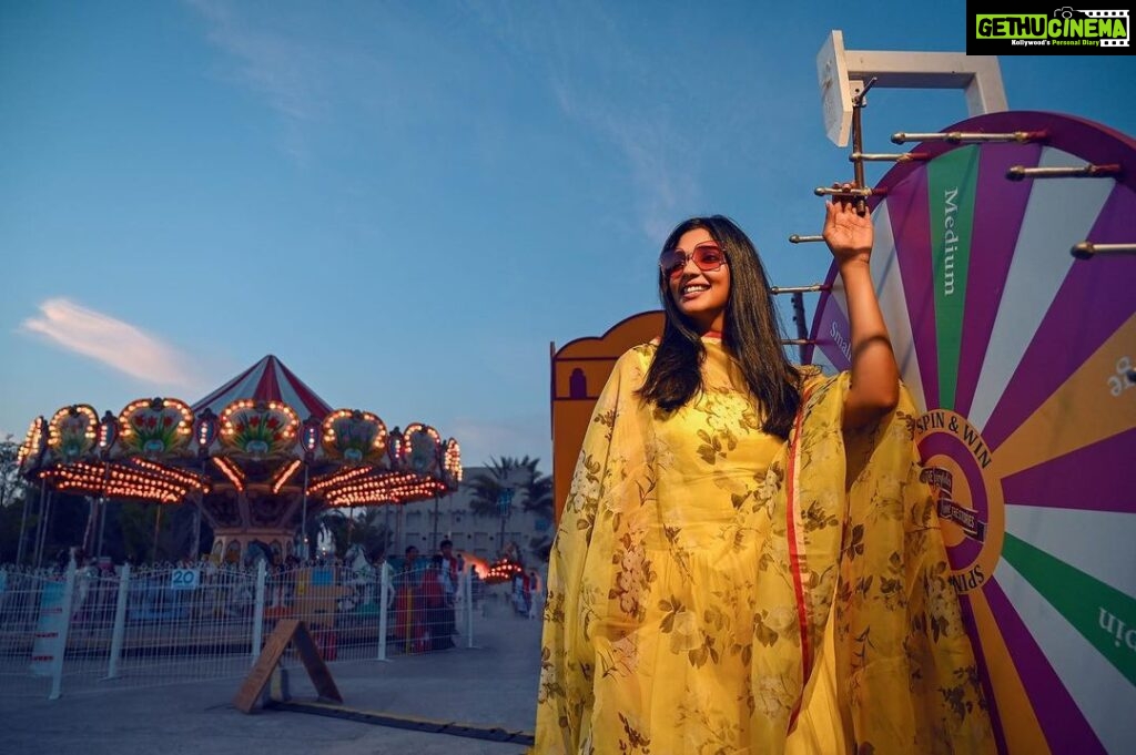 Actress Nyla Usha HD Photos and Wallpapers October 2019 - Gethu Cinema