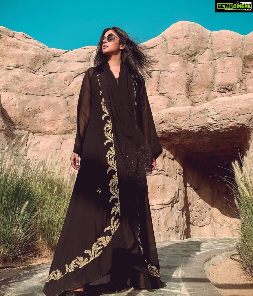 Actress Nyla Usha HD Photos and Wallpapers July 2020 - Gethu Cinema