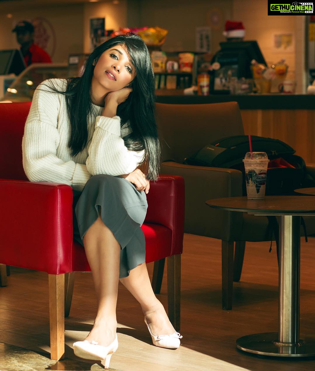 Actress Nyla Usha HD Photos and Wallpapers February 2019 - Gethu Cinema