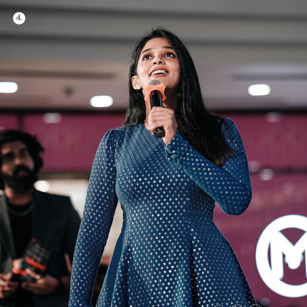 Actress Nyla Usha HD Photos and Wallpapers September 2022 | Gethu Cinema