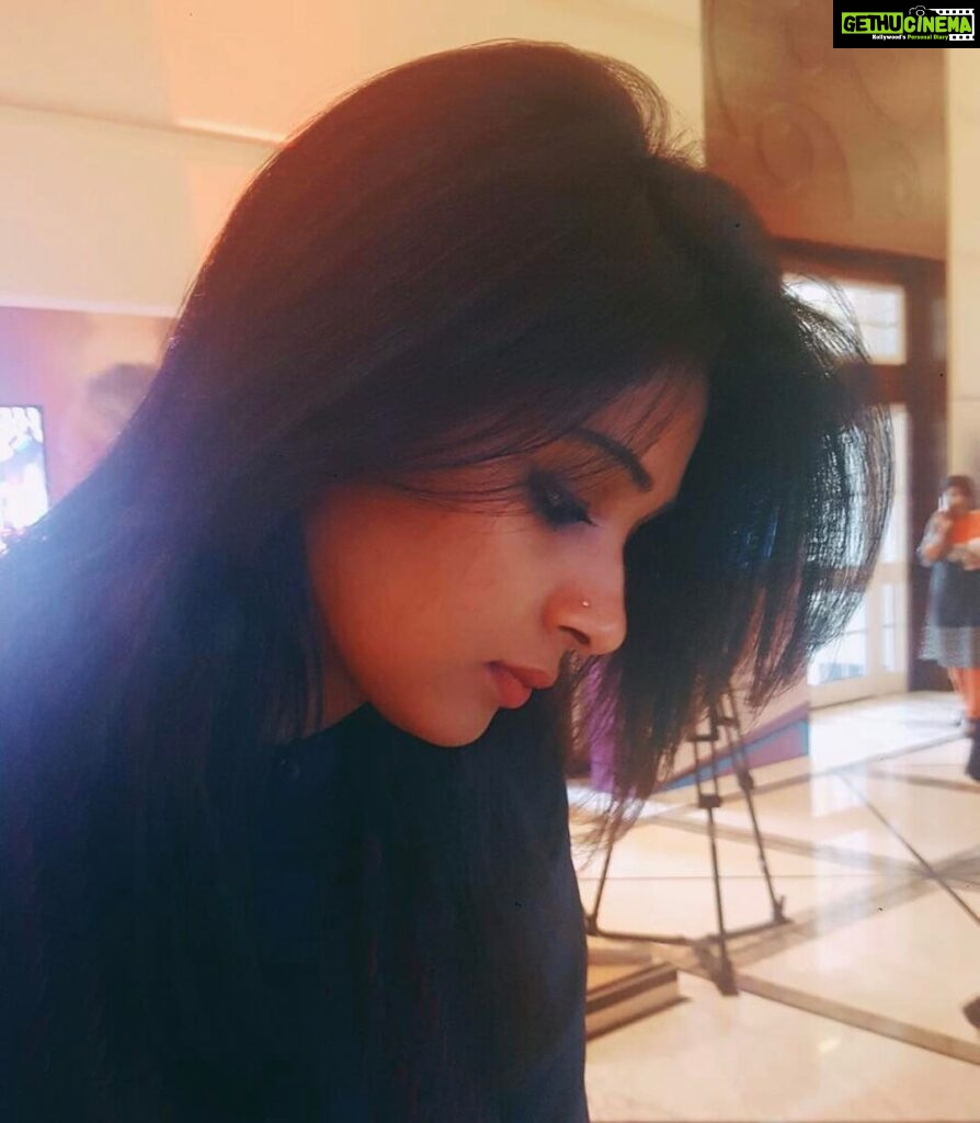 Actress Nyla Usha HD Photos and Wallpapers April 2017 - Gethu Cinema