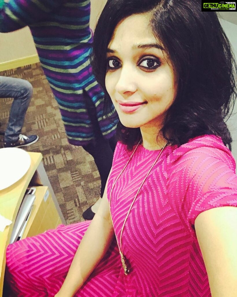 Actress Nyla Usha HD Photos and Wallpapers April 2017 - Gethu Cinema