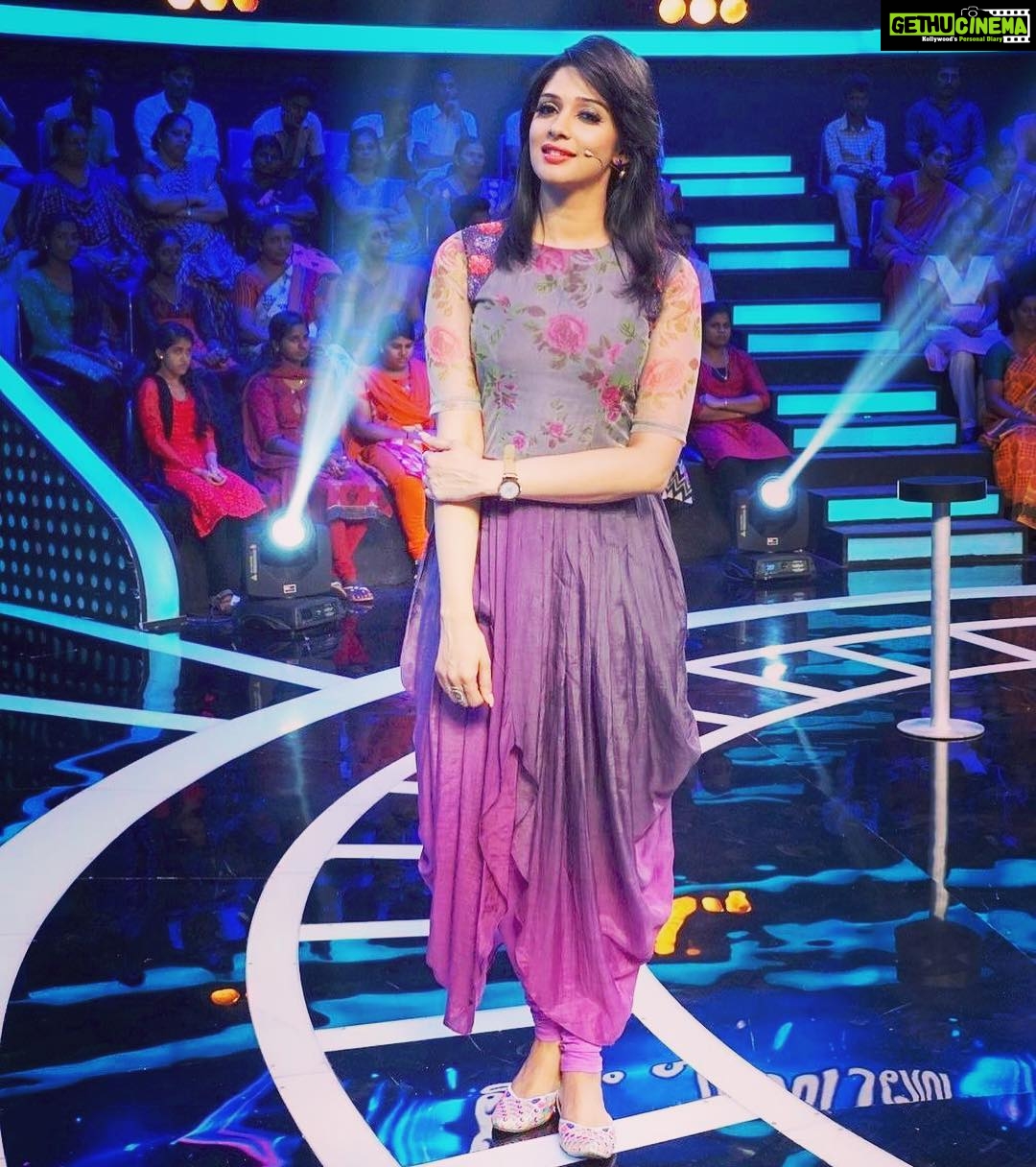 Nyla Usha Instagram – Loved the colours and cut by #Paislee Mua- Juli ...