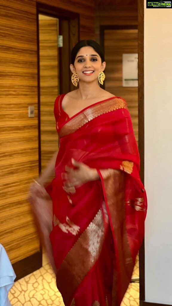 Actress Nyla Usha HD Photos and Wallpapers September 2022 | Gethu Cinema