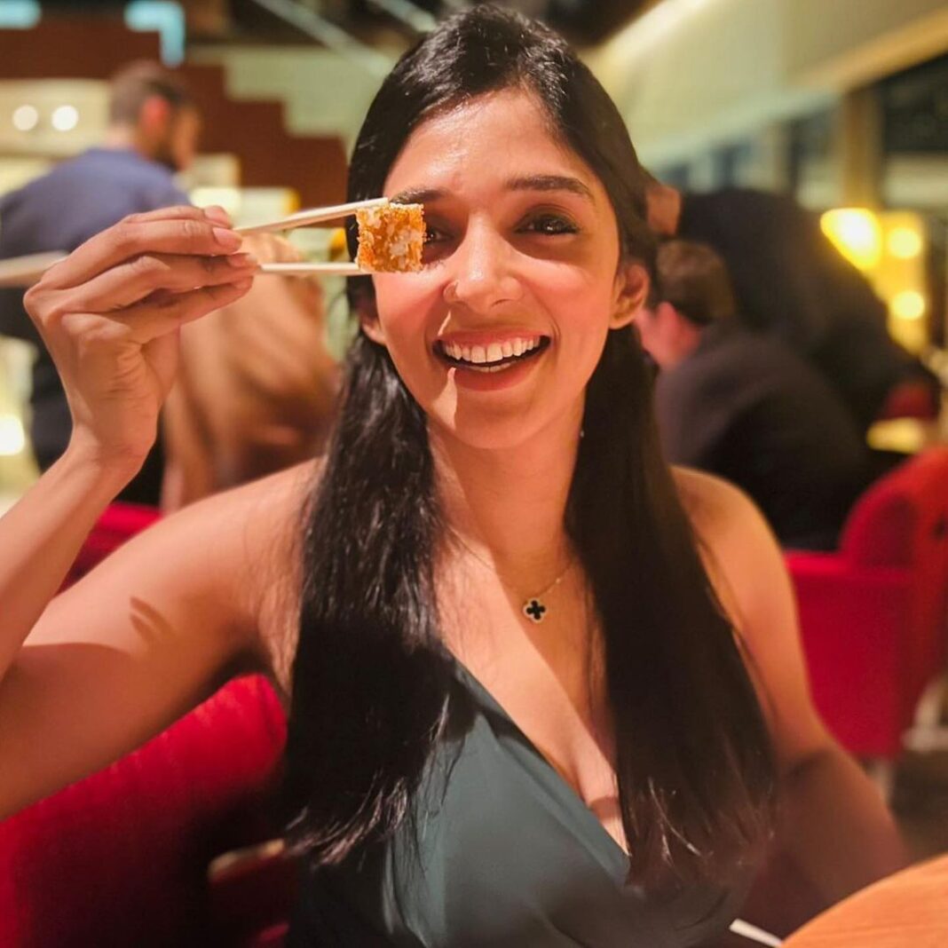 Actress Nyla Usha HD Photos and Wallpapers October 2022 - Gethu Cinema