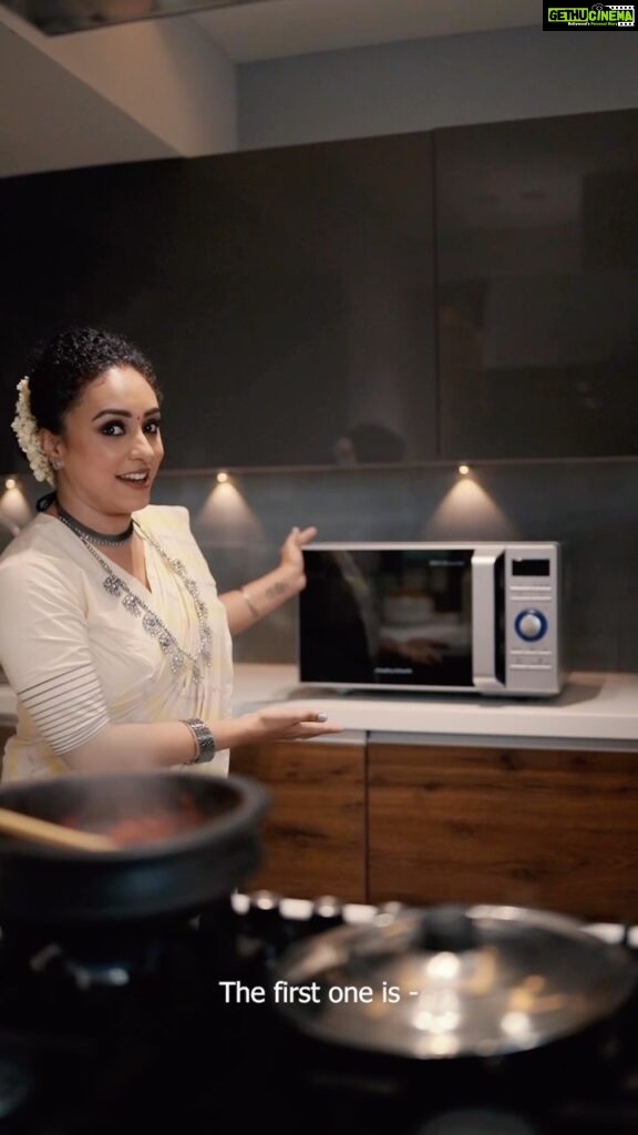 Actress Pearle Maaney HD Photos and Wallpapers September 2022 - Gethu ...