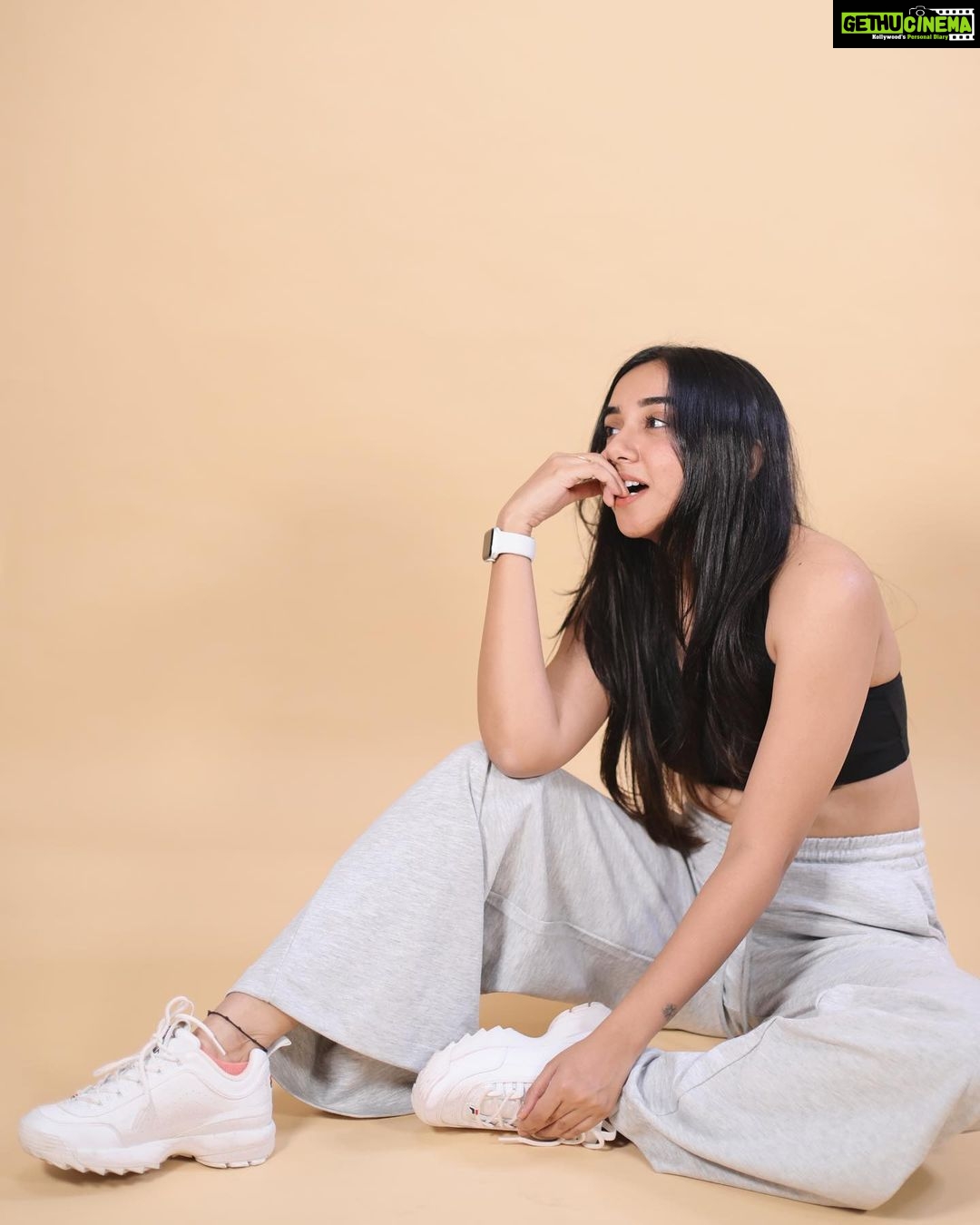 Prajakta Koli Instagram – Looking at the Mismatched Binge Watch Party ...