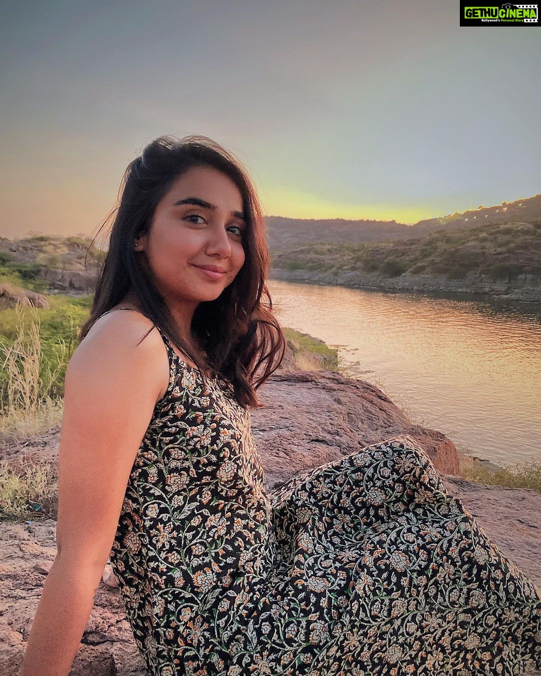 Prajakta Koli Instagram – 📷- @rohitsaraf10 🌻 #Sunset Kaylana Lake ...