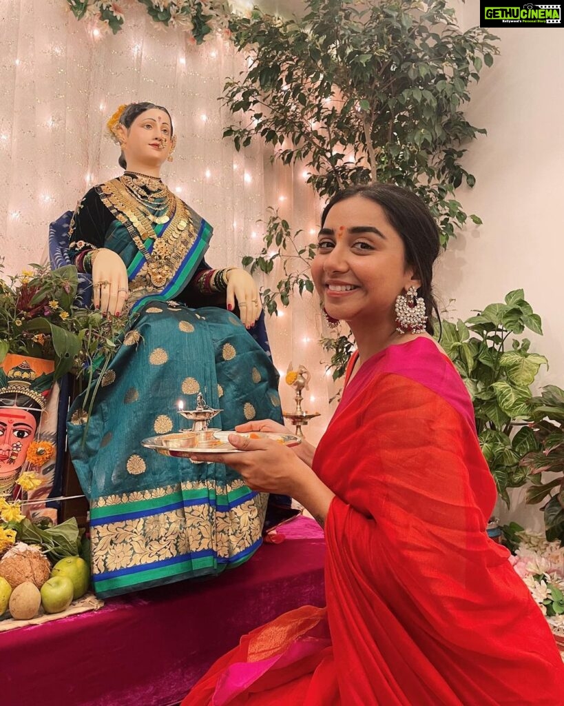 Prajakta Koli Instagram – 🌹 .. Wearing @anitadongre 💜 Makeup by ...