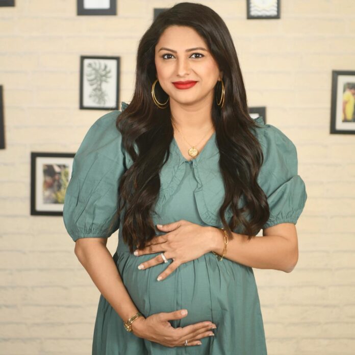 Television Actress Rucha Hasabnis HD Photos - Gethu Cinema