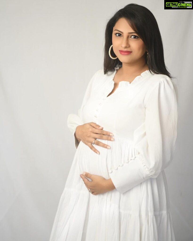 Television Actress Rucha Hasabnis HD Photos | Gethu Cinema