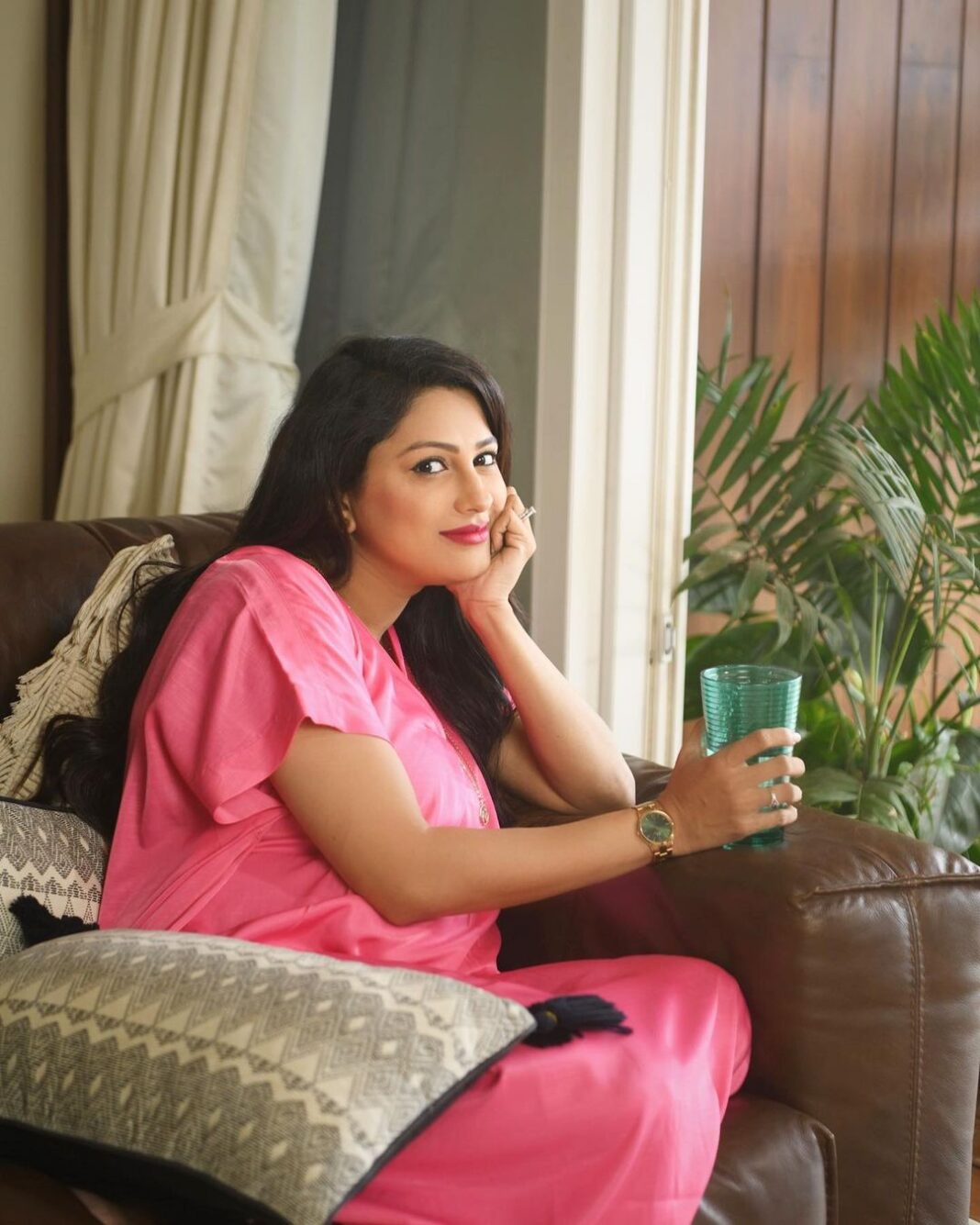 Television Actress Rucha Hasabnis HD Photos | Gethu Cinema