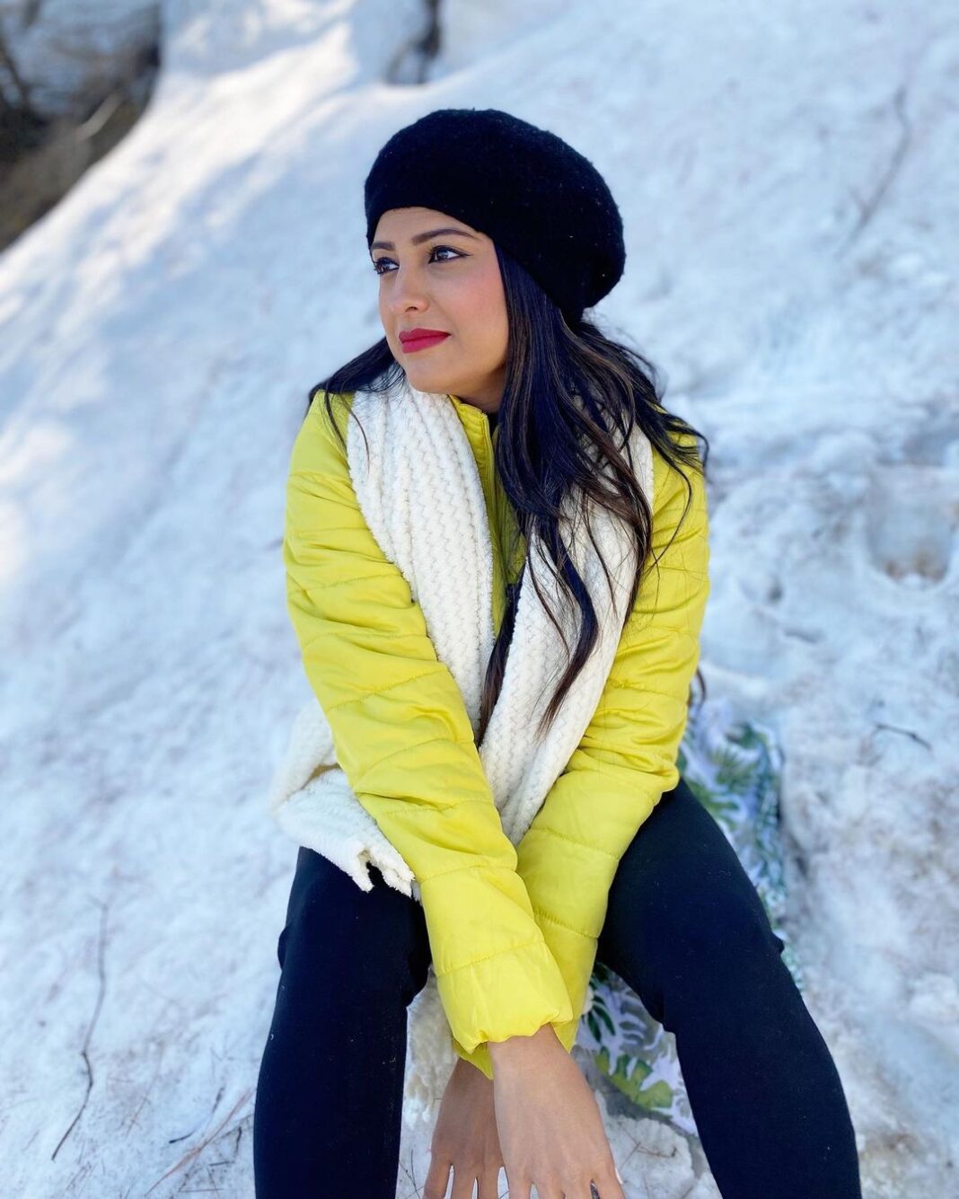 Television Actress Rucha Hasabnis HD Photos | Gethu Cinema