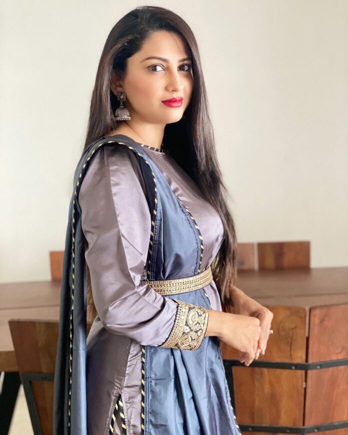Television Actress Rucha Hasabnis HD Photos | Gethu Cinema