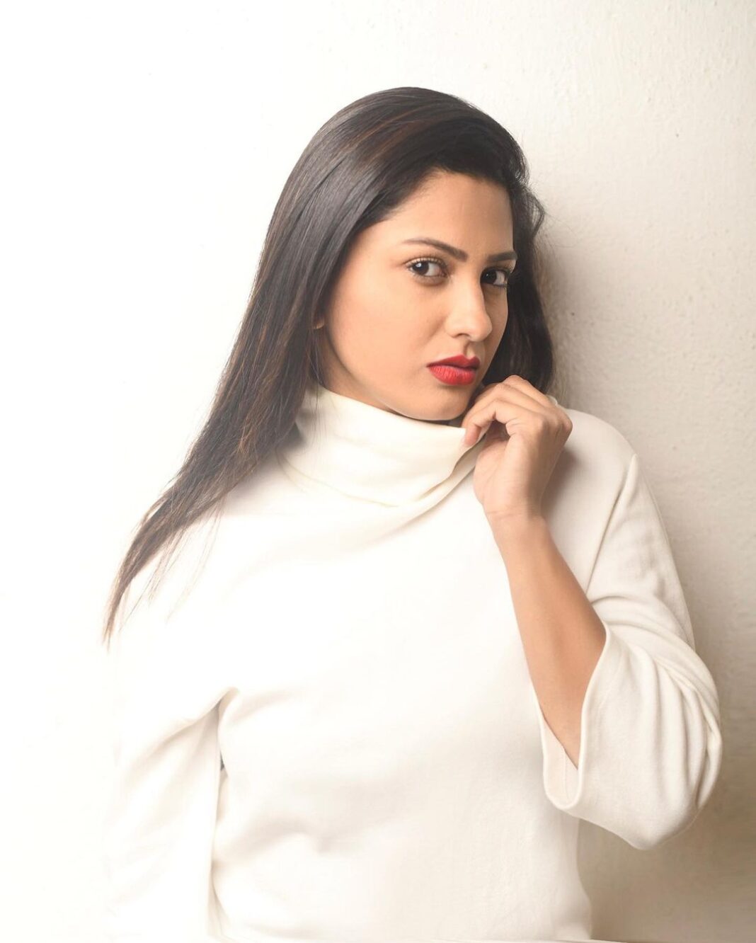 Television Actress Rucha Hasabnis HD Photos | Gethu Cinema