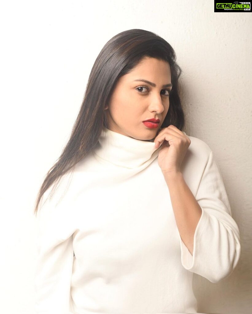 Television Actress Rucha Hasabnis HD Photos | Gethu Cinema