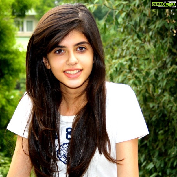 Actress Sanjana Sanghi HD Photos and Wallpapers June 2015 - Gethu Cinema