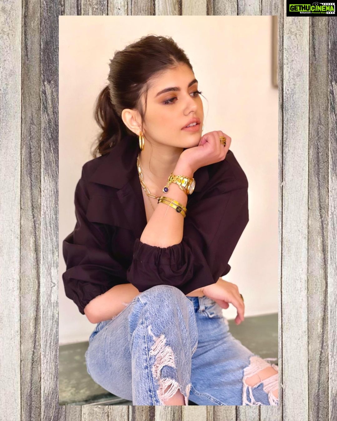 Sanjana Sanghi Instagram – T’was a Dress for Press kinda day ...