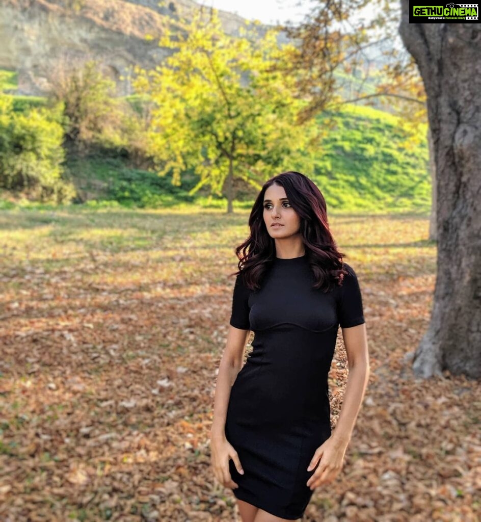 Shakti Mohan Instagram – Pocha 2.0 🧽🧹 Inspired by your memes 😆 Ghoomer by classically untrained ...