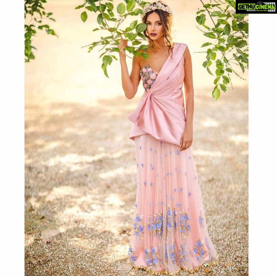 Shibani Dandekar Instagram – #mondaze with @papadontpreachbyshubhika ...