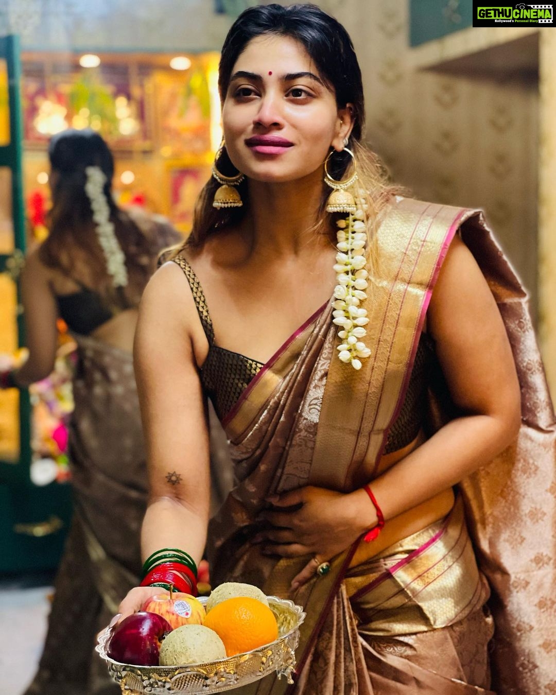Actress Shivani Narayanan HD Instagram Photos and Wallpapers September ...