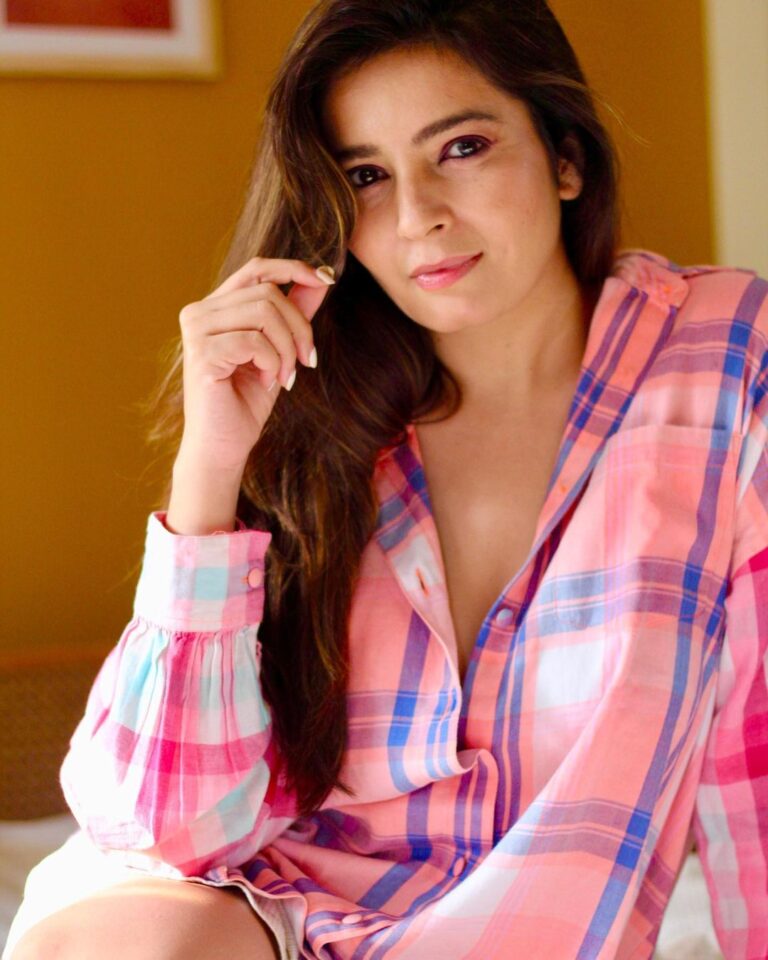 Actress Shonali Nagrani New HD Photos - Gethu Cinema