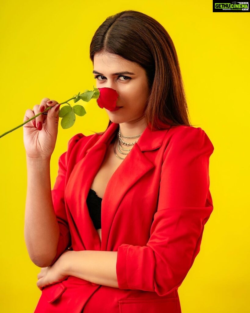 Actress Shraddha Das HD Instagram Photos and Wallpapers October 2022 ...