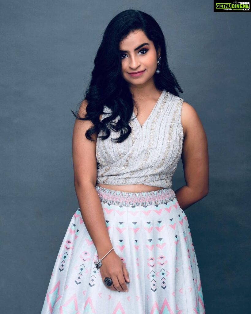 Actress Sivaangi Krishnakumar HD Instagram Photos and Wallpapers ...