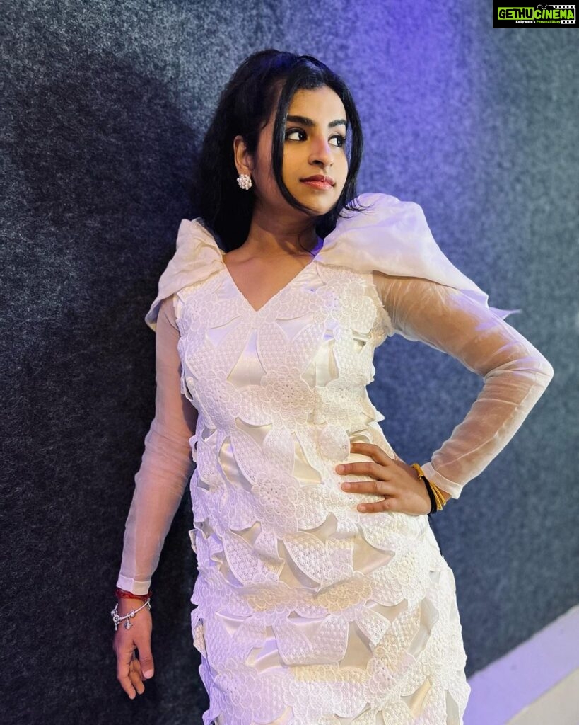 Actress Sivaangi Krishnakumar HD Instagram Photos and Wallpapers ...
