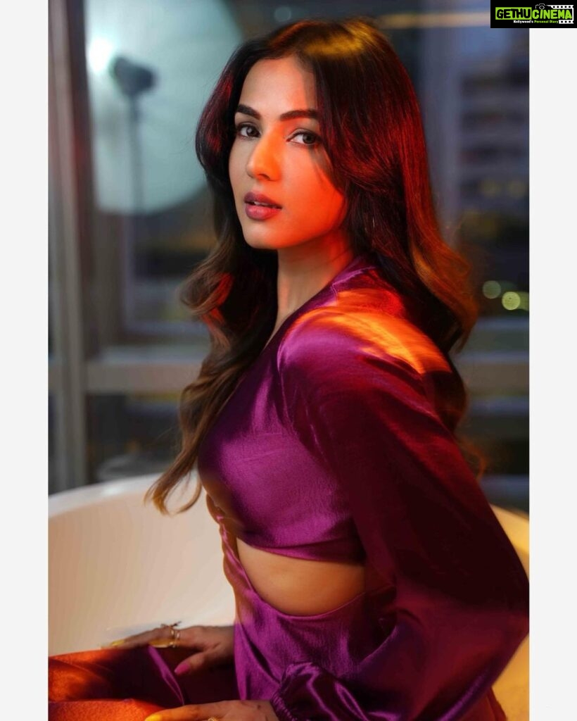 Actress Sonal Chauhan HD Instagram Photos and Wallpapers October 2022 ...