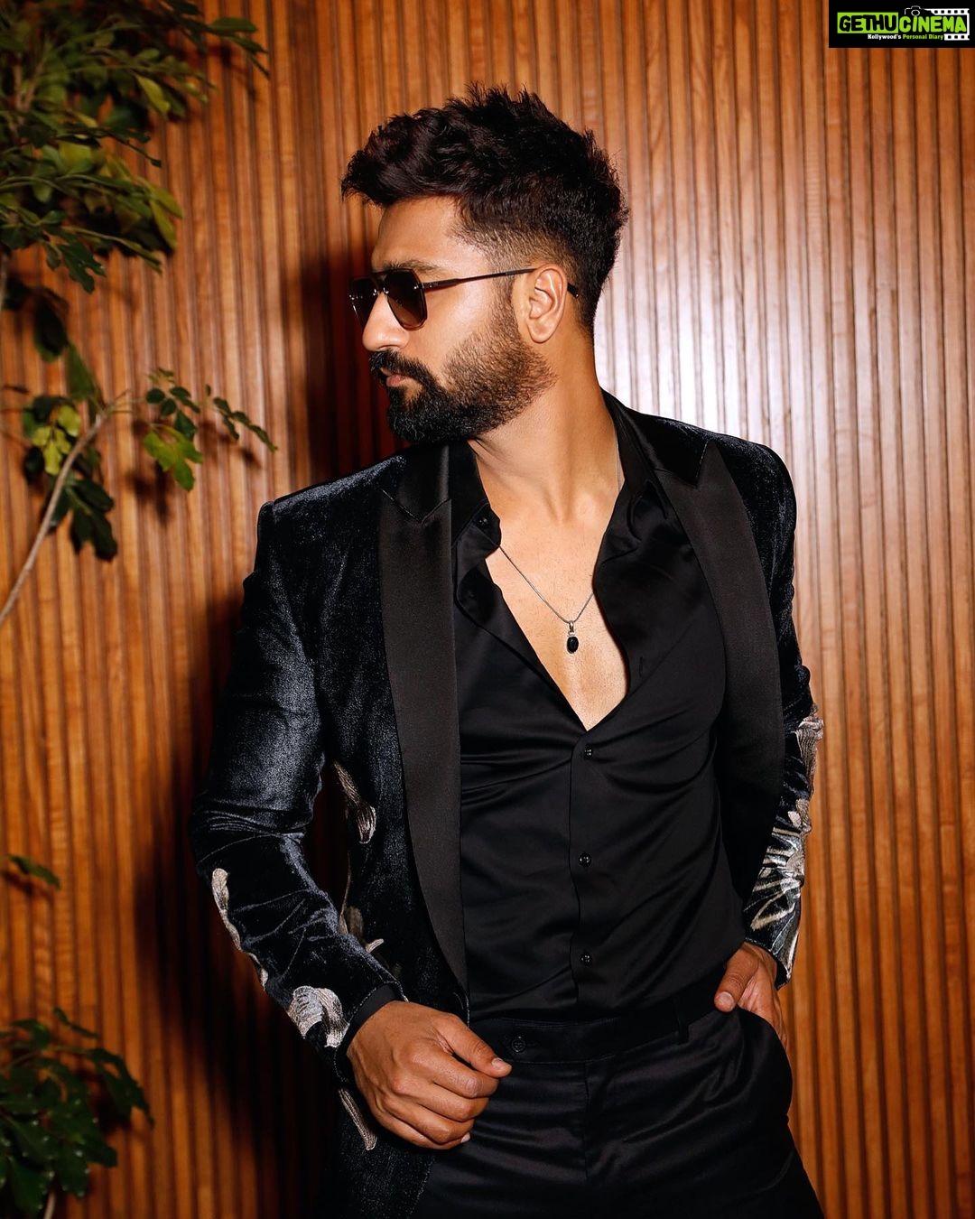 Actor Vicky Kaushal HD Instagram Photos and Wallpapers April 2022 ...