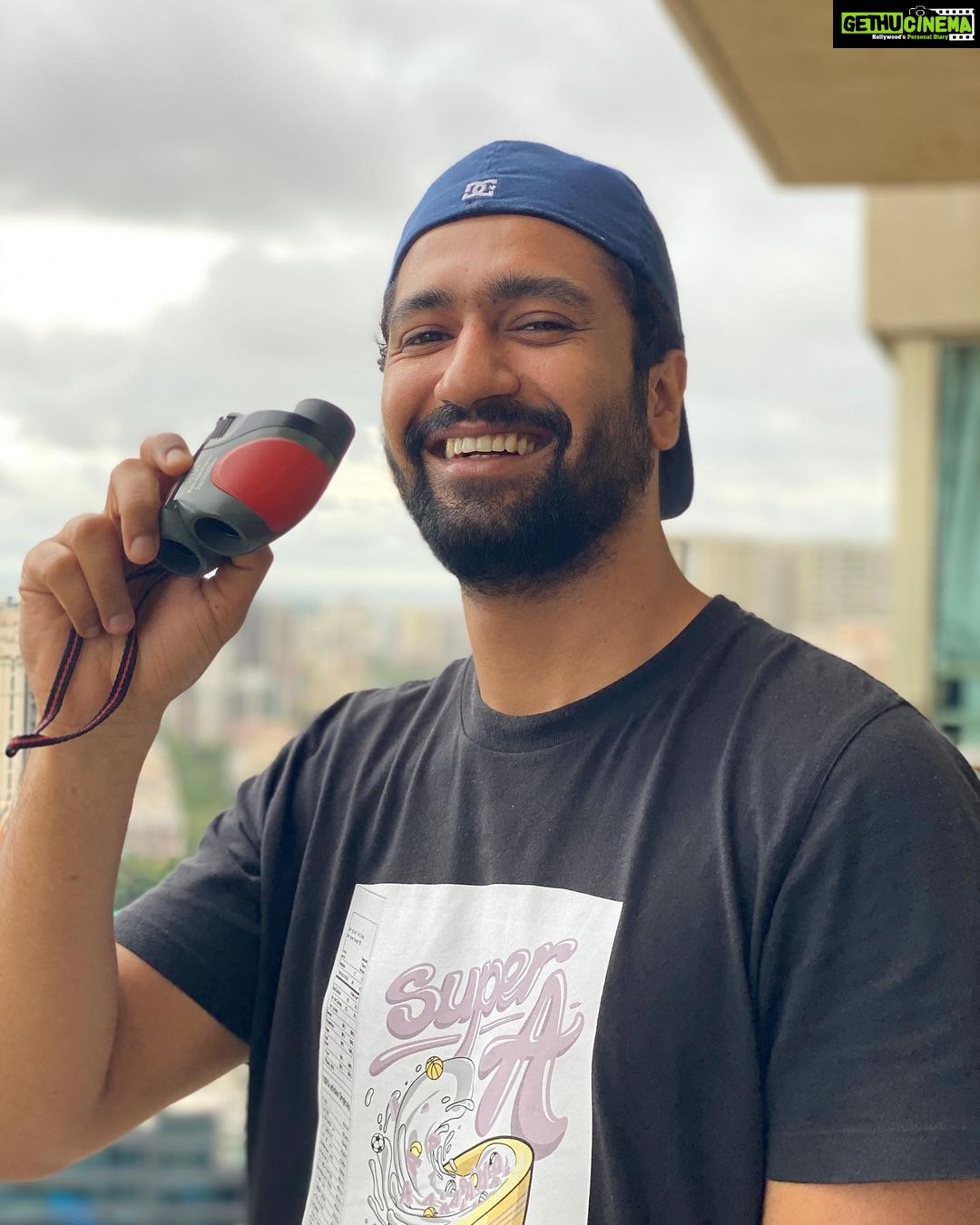 Vicky Kaushal Instagram – Checking out on my peeps beyond 2kms! #mumbai ...