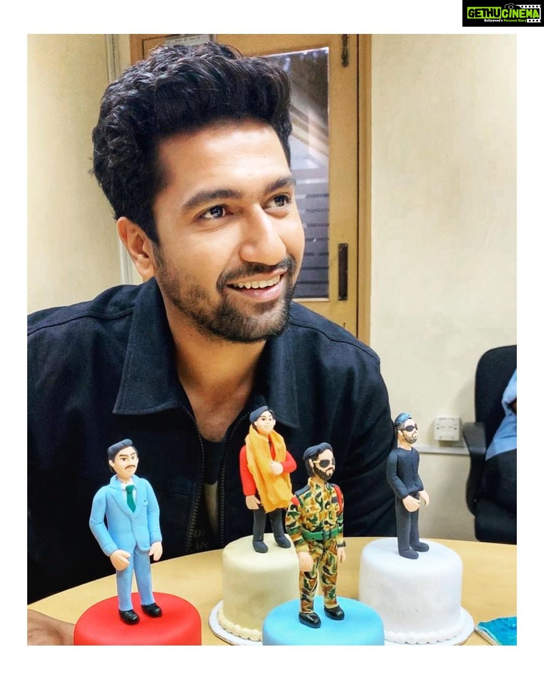 Vicky Kaushal Instagram – Choose your favourite cupcake! . Red Velvet ...
