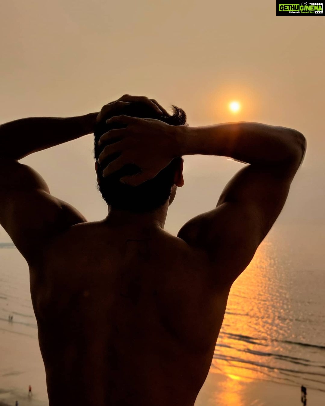 Abhimanyu Dasani Instagram – Sun of a beach please! 🌊 India | Gethu Cinema