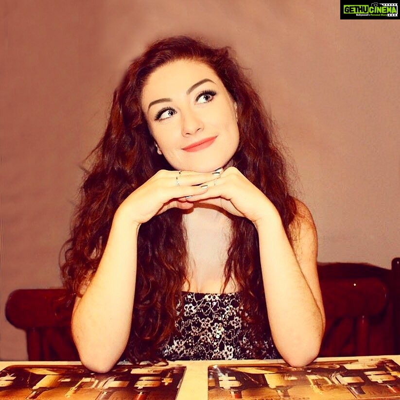 Amber Doig Thorne Instagram – My face when I’m thinking of puns for a ...