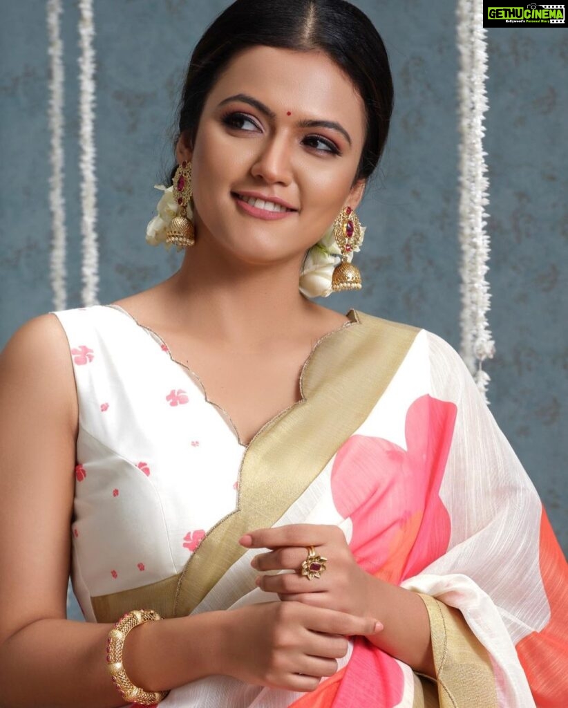 Actress Aparna Das HD Photos and Wallpapers September 2022 - Gethu Cinema